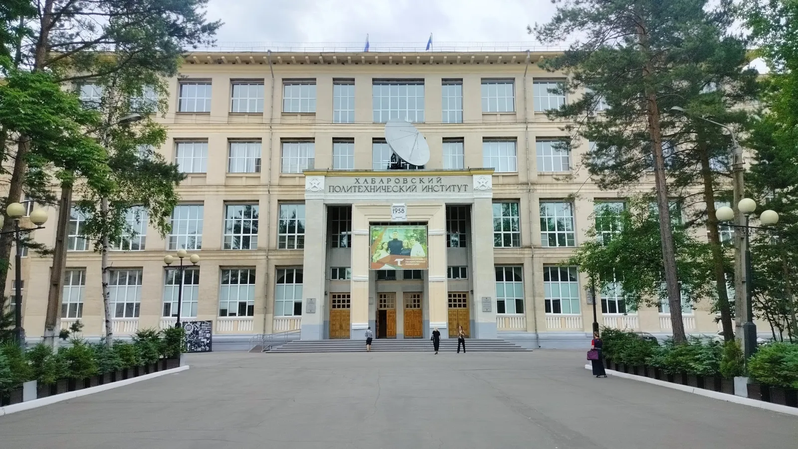 Памятник первому ректору ТОГУ намерены установить на площади вуза ...
